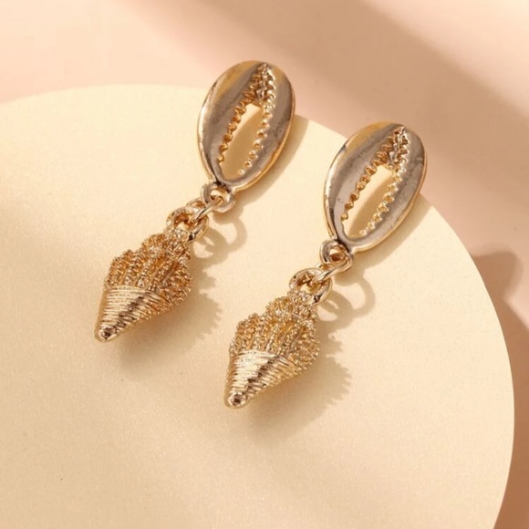 Kathrono | Jewelry | Lovely Metallic Puka Cowrie And Conch Shell Boho ...